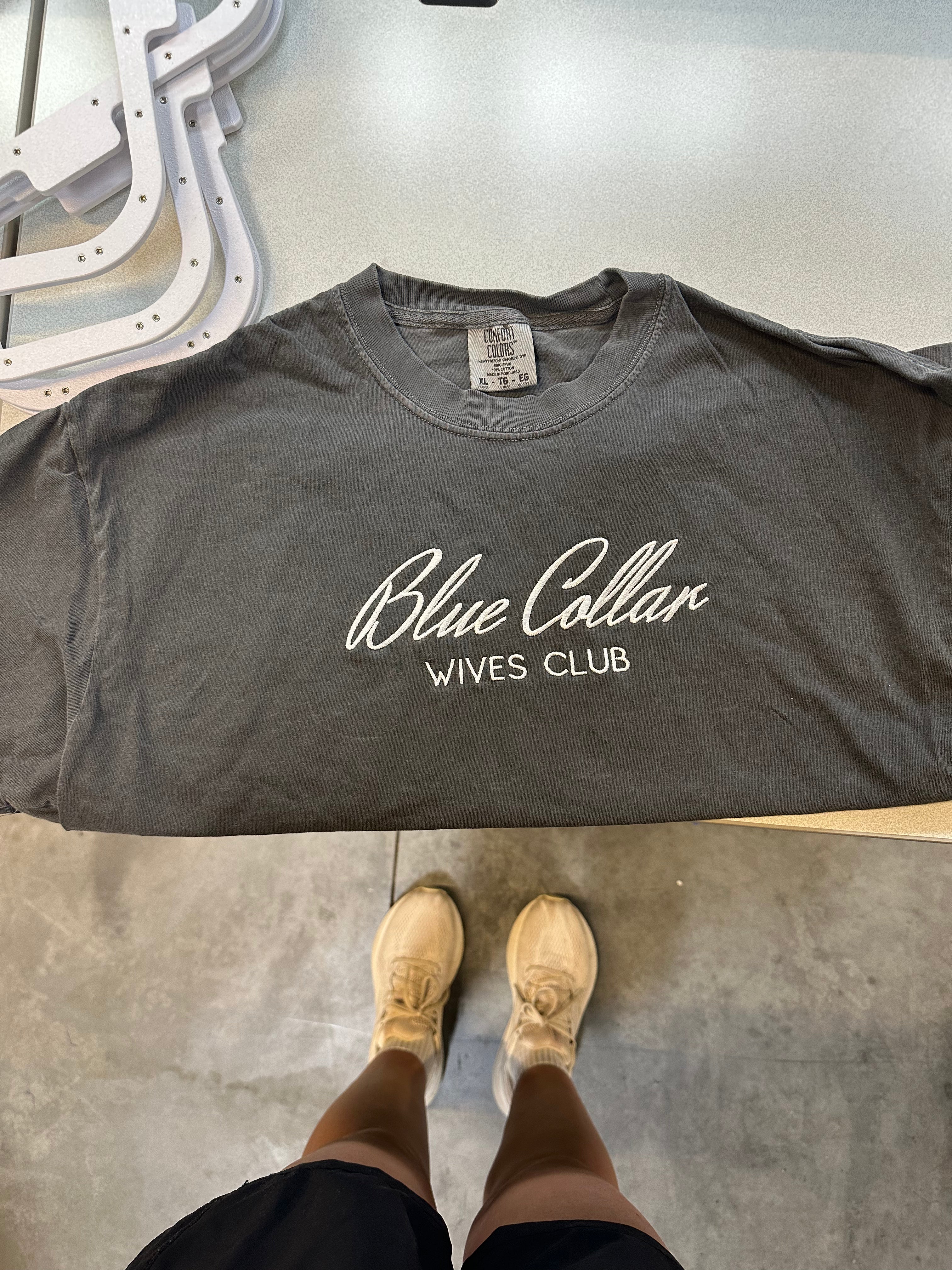 BLUE COLLAR WIVES CLUB - ADULT SHORT SLEEVE TEE – Little Hunters Wife